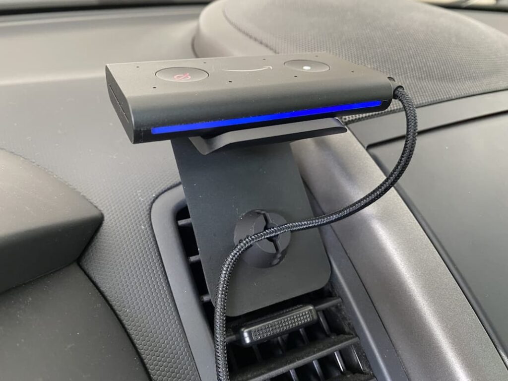 Amazon Echo Auto sau cum sa ai o masina smart indiferent de model